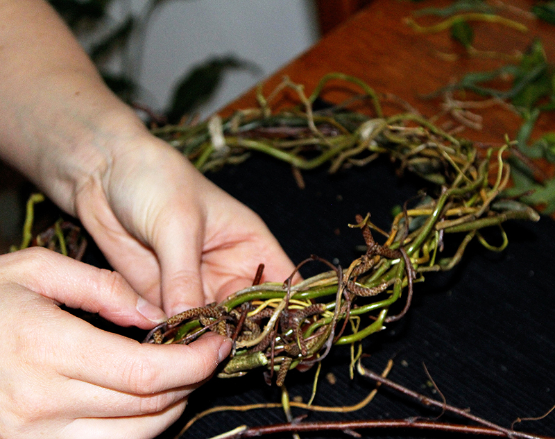 krans in making - Katten og SækkenKatten og Sækken